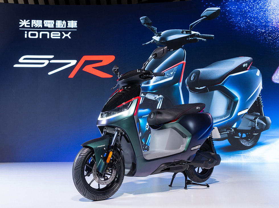 KYMCO Ionex從人性出發 全面佈局電動綠能新時代 四車系六車款為全民而生 S系列性能全面超越同級 KYMCO Ionex從人性出發 全面佈局電動綠能新時代 四車系六車款為全民而生 S系列性能全面超越同級